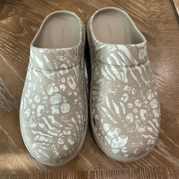 OOFOS | Shoes | Oofos Beige And Cream Clogs | Poshmark